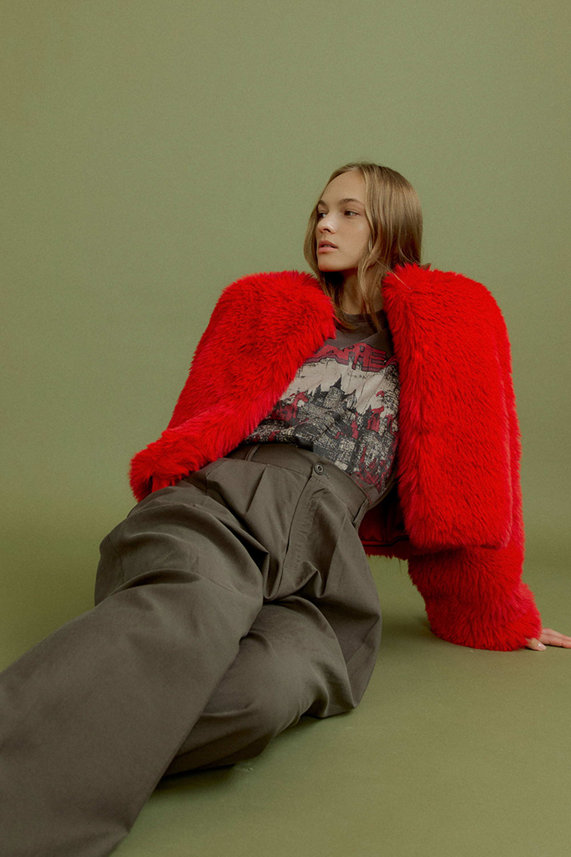 MOLLIOLLI(몰리올리) SUNNY cropped bulky fur jacket [red] | S.I.VILLAGE (에스 ...